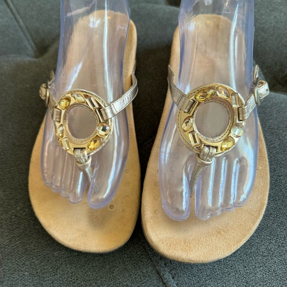 Vionic | Shoes | Vionic Ricci Gold Orthaheel Rest Sandal Flip Flops ...